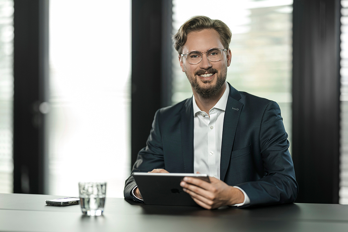 Dr. Daniel Hansen