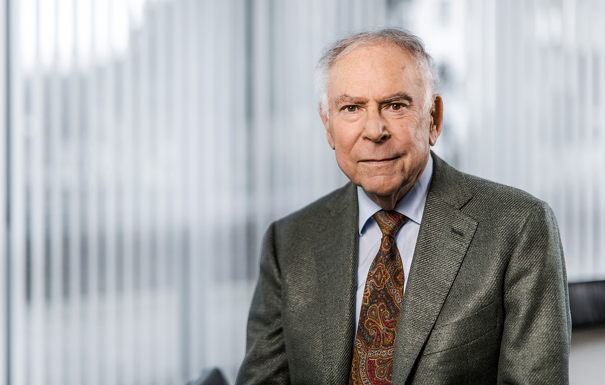 Prof. Dr. Klaus D. Kapellmann*